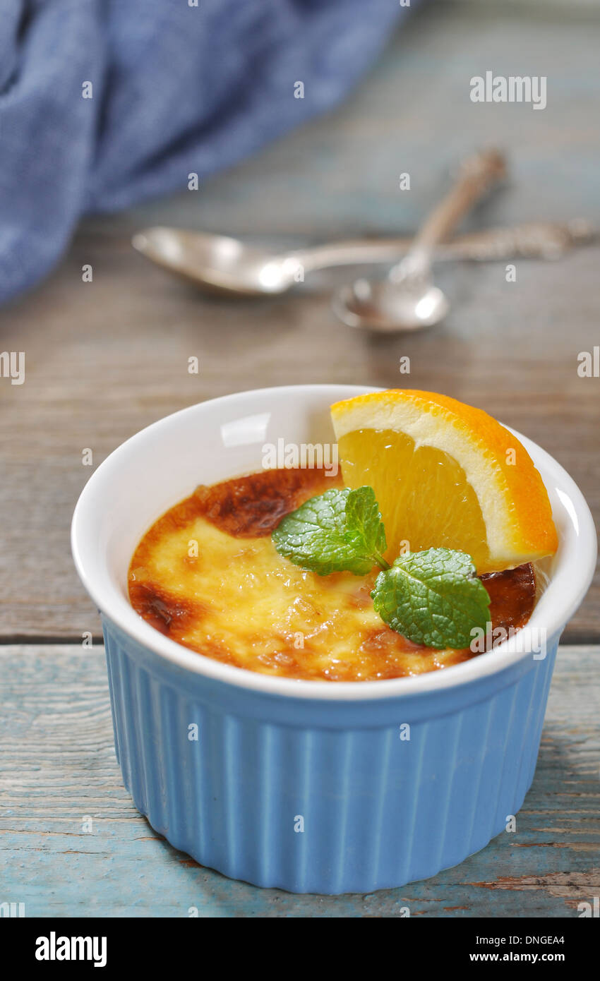 Mold for creme caramel hi-res stock photography and images - Alamy