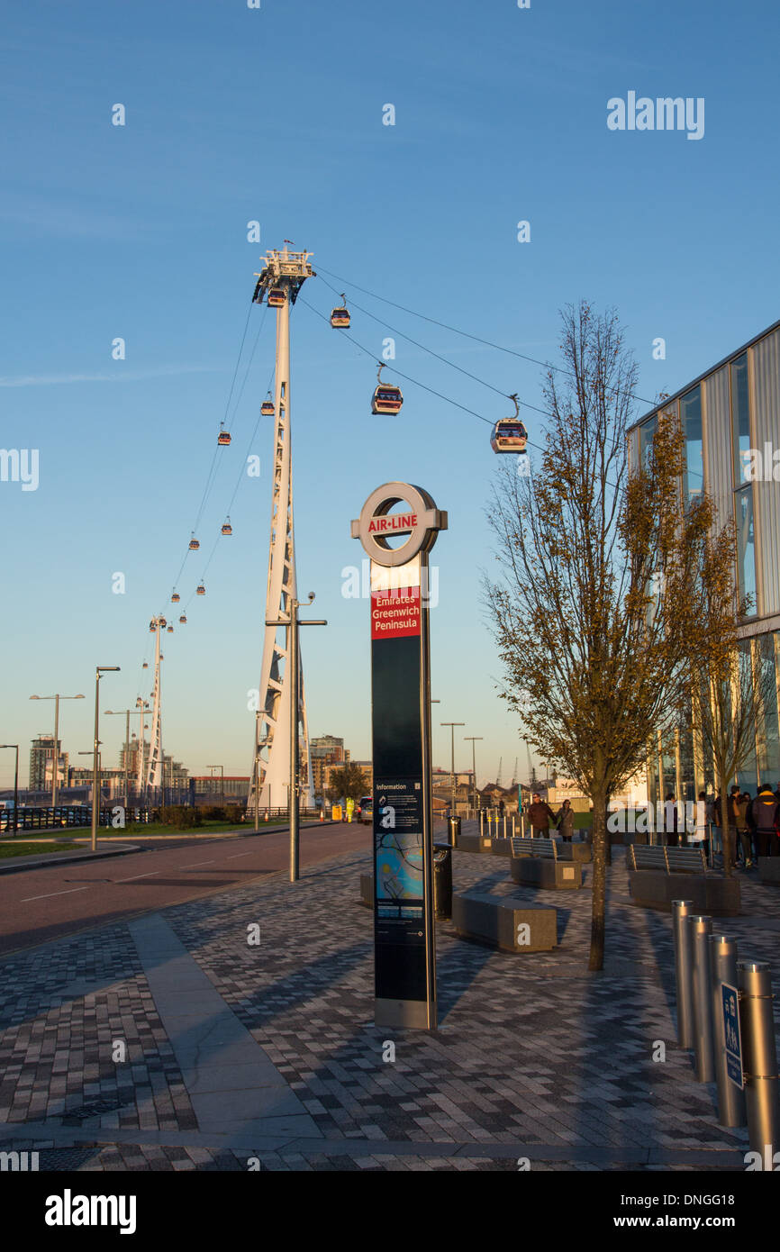 London Cable Car over the river Thames Stock Photo - Alamy