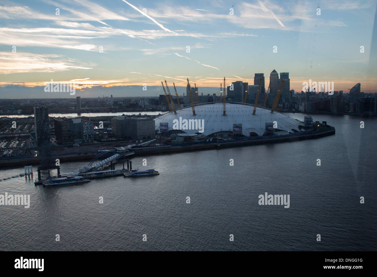 London Cable Car over the river Thames Stock Photo - Alamy