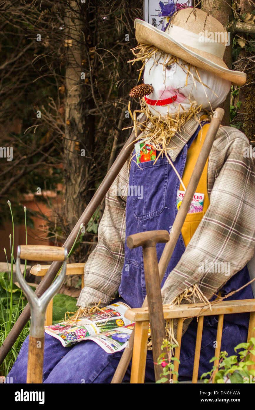 Seated scarecrow hi-res stock photography and images - Alamy