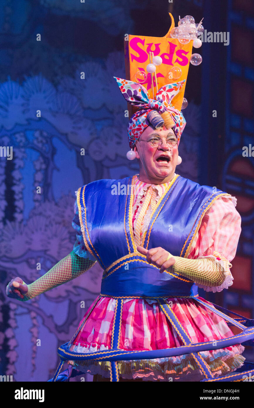 Pantomime Dame Aladdin High Resolution Stock Photography and Images - Alamy