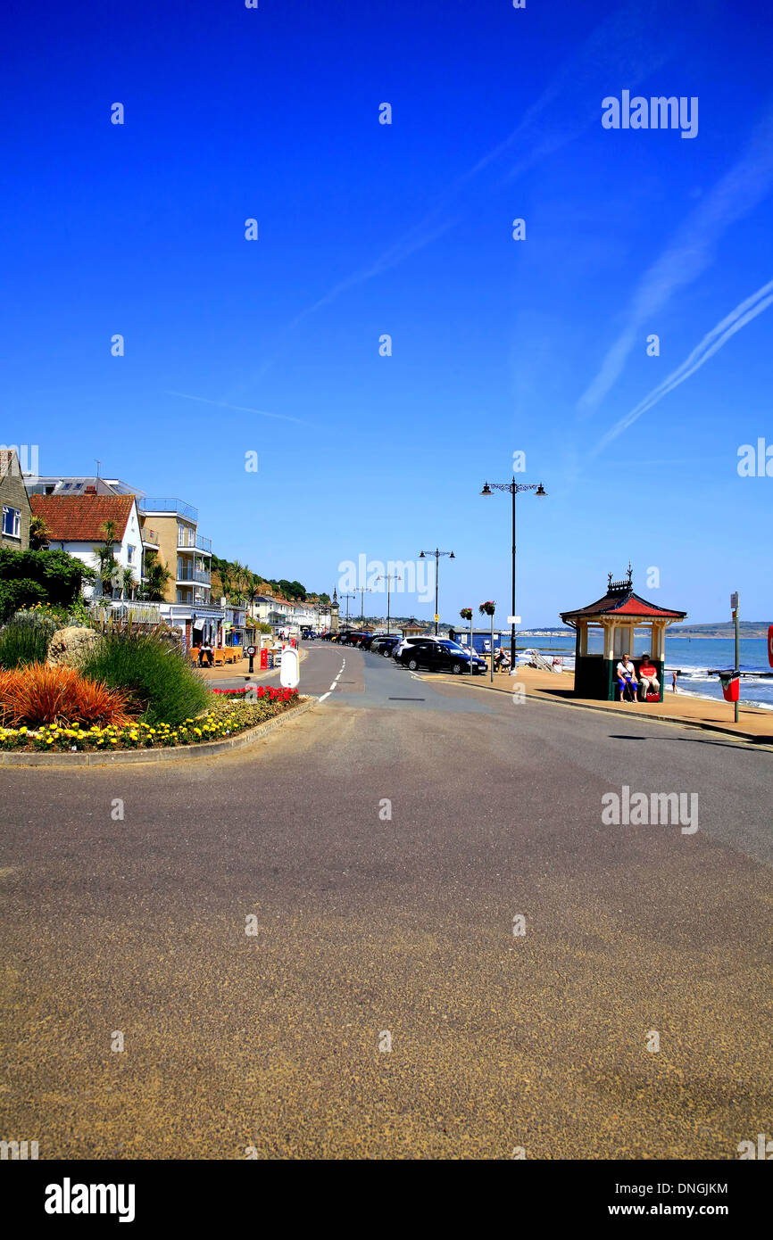 The Esplanade and seafront at Shanklin, Isle of Wight, England, UK ...