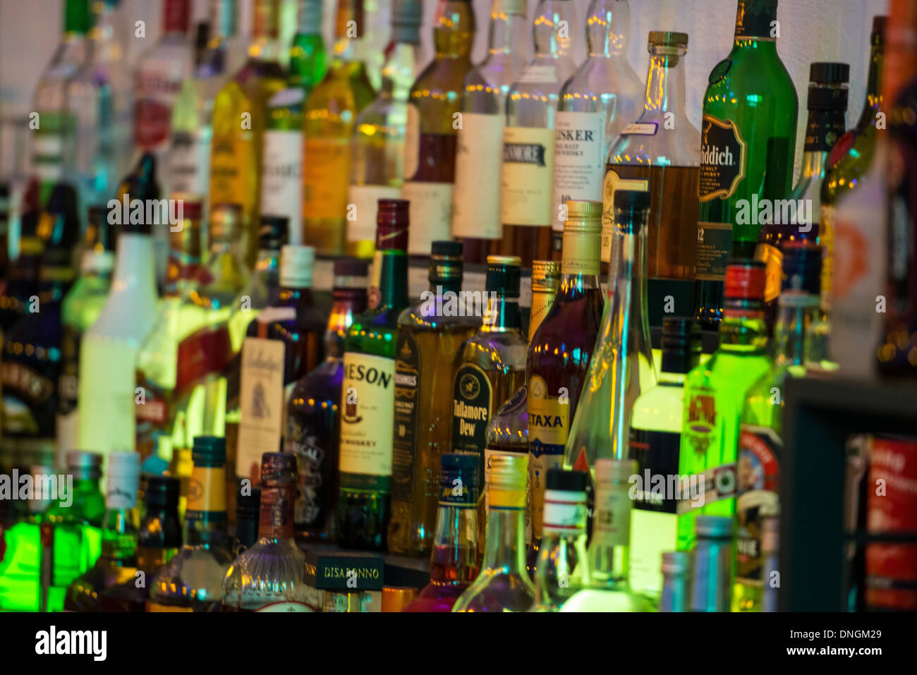 Whisky bottles bar hi-res stock photography and images - Alamy