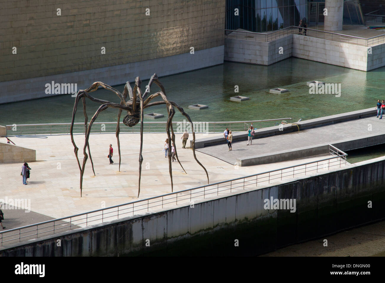 Bilbao Spider sculpture called Maman by Louise Bourgeois Guggenheim ...