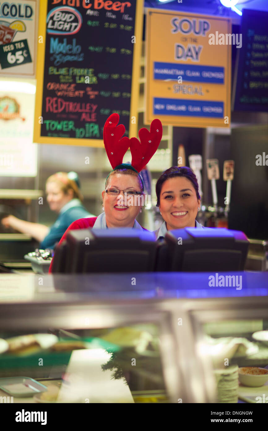 Waitress waitresses hi-res stock photography and images - Alamy