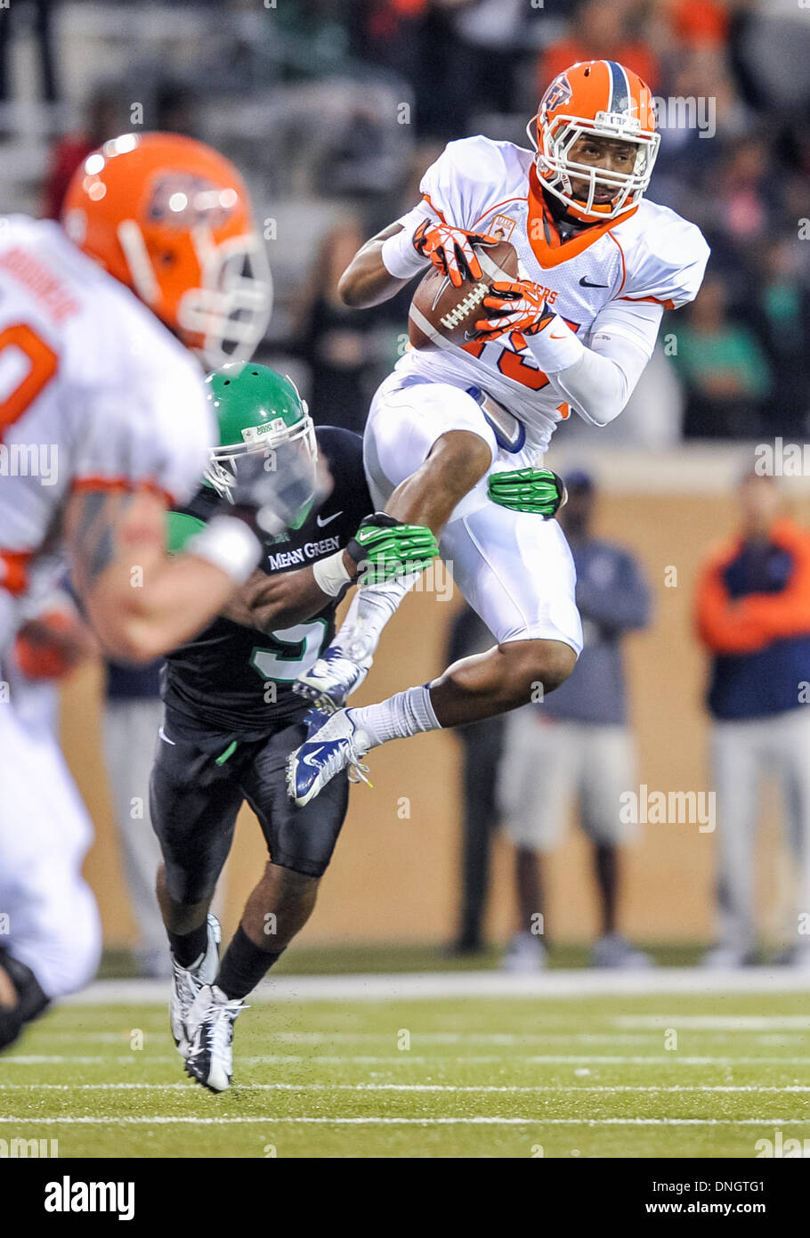 Nov. 09th, 2013:.UTEP Miners wide receiver Devin Patterson (15) catches ...