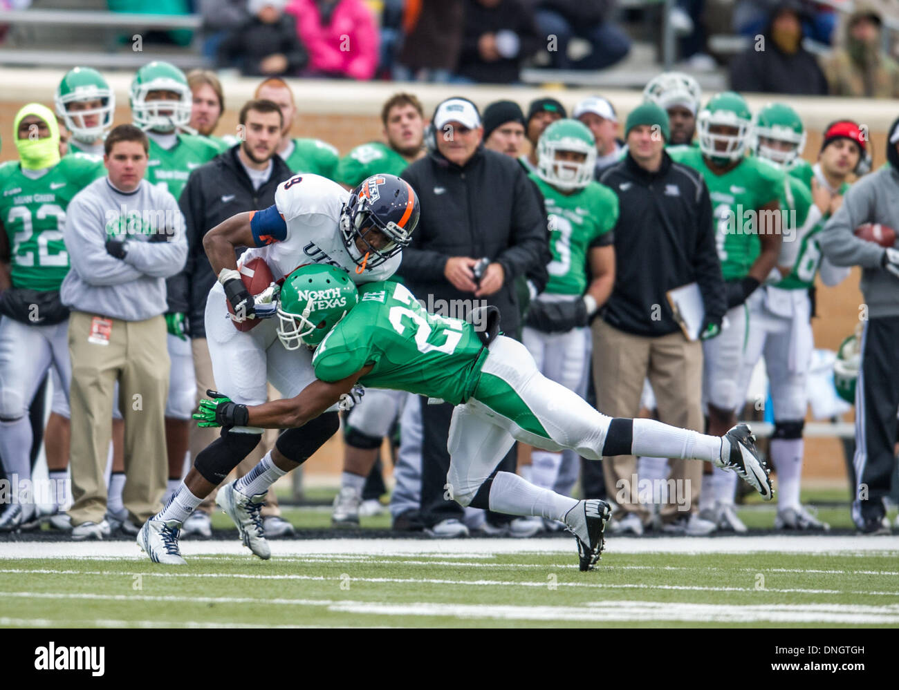 Lee mack football hi-res stock photography and images - Alamy