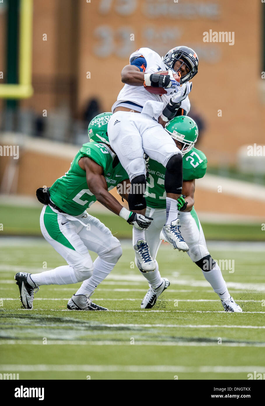 Lee mack football hi-res stock photography and images - Alamy