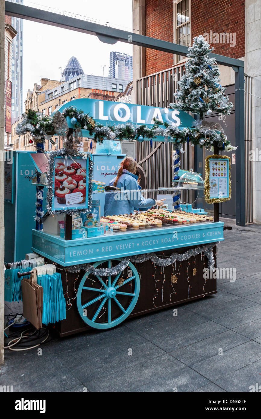 Stall selling cupcakes hi-res stock photography and images - Alamy