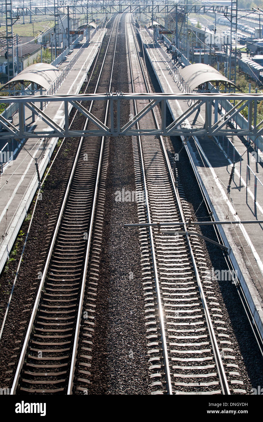 top view to empty railway station with platform and two lines Stock ...
