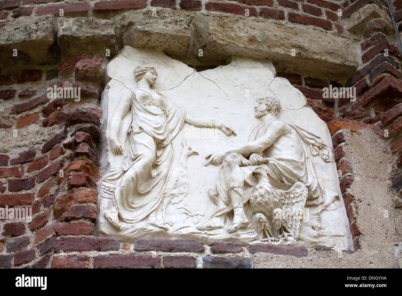 Red brick wall sculpture hi-res stock photography and images - Alamy