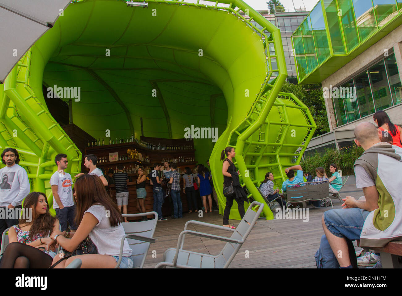 THE BAR AT THE WANDERLUST, CITY OF FASHION AND DESIGN, THE DOCKS, 13TH ...