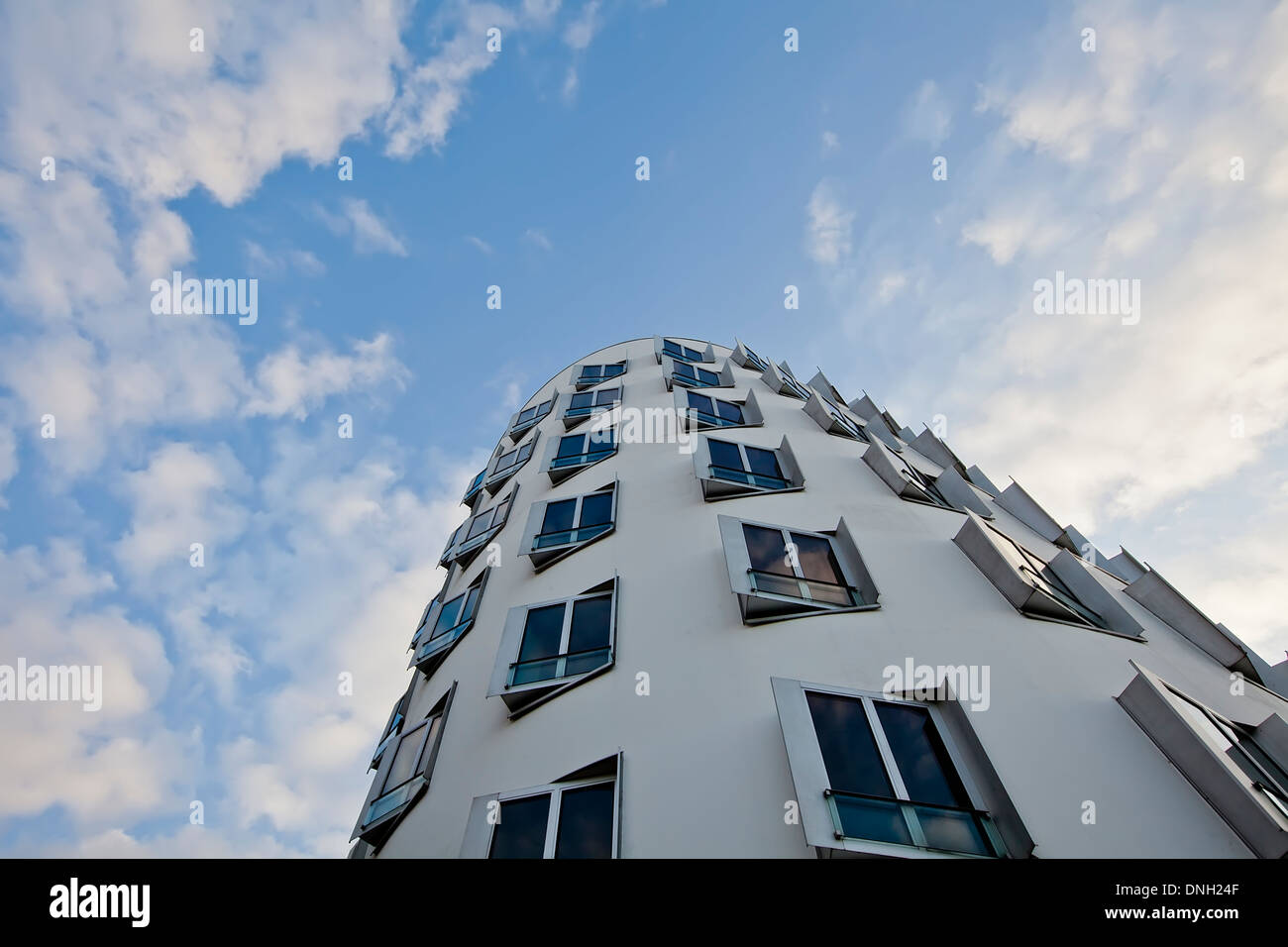 Architecture round office building block hi-res stock photography and ...