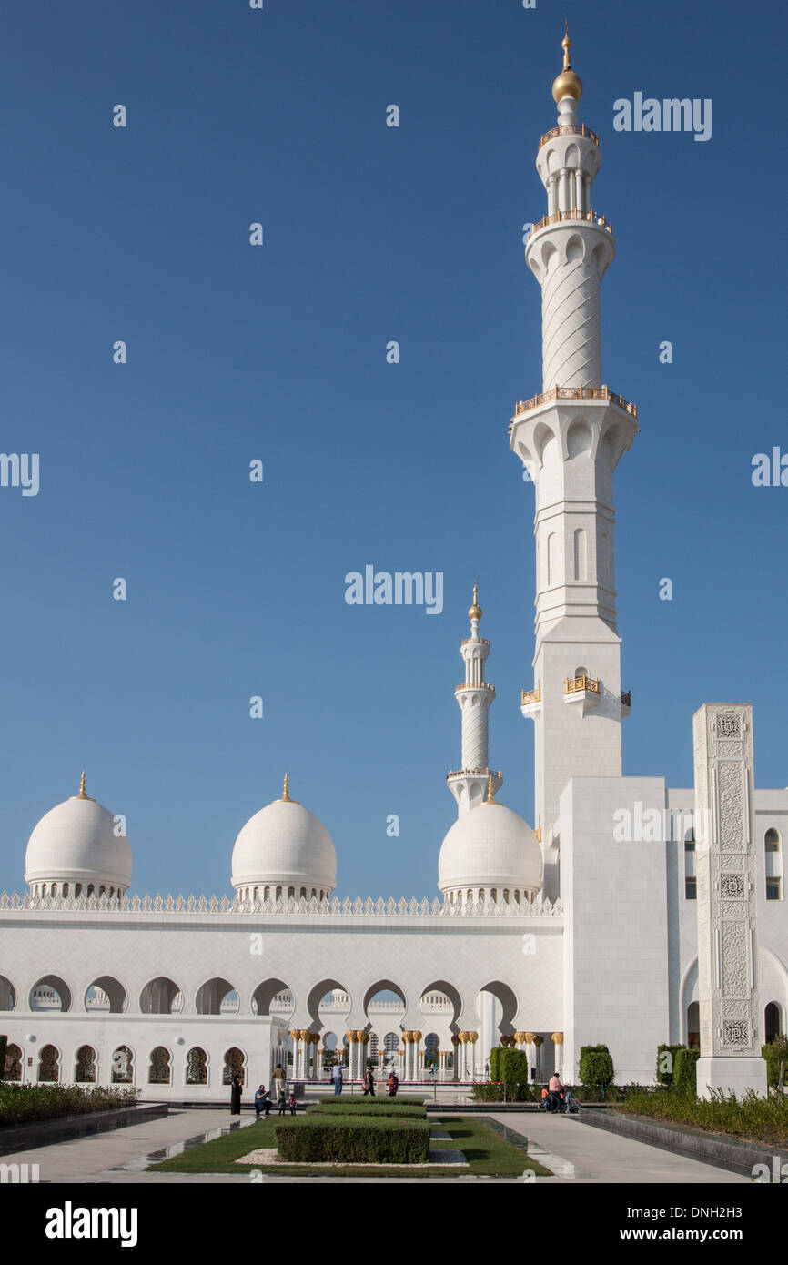MINARET OF THE SHEIKH ZAYED GREAT MOSQUE, ABU DHABI, UNITED ARAB ...