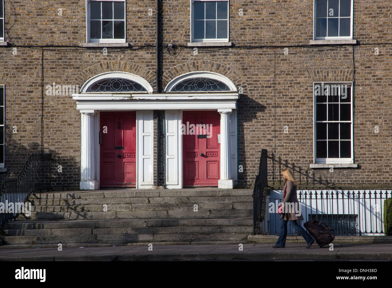 COLOURFUL DOOR AND FACADE TYPICAL OF IRISH HOUSES, UPPER LESSON STREET ...