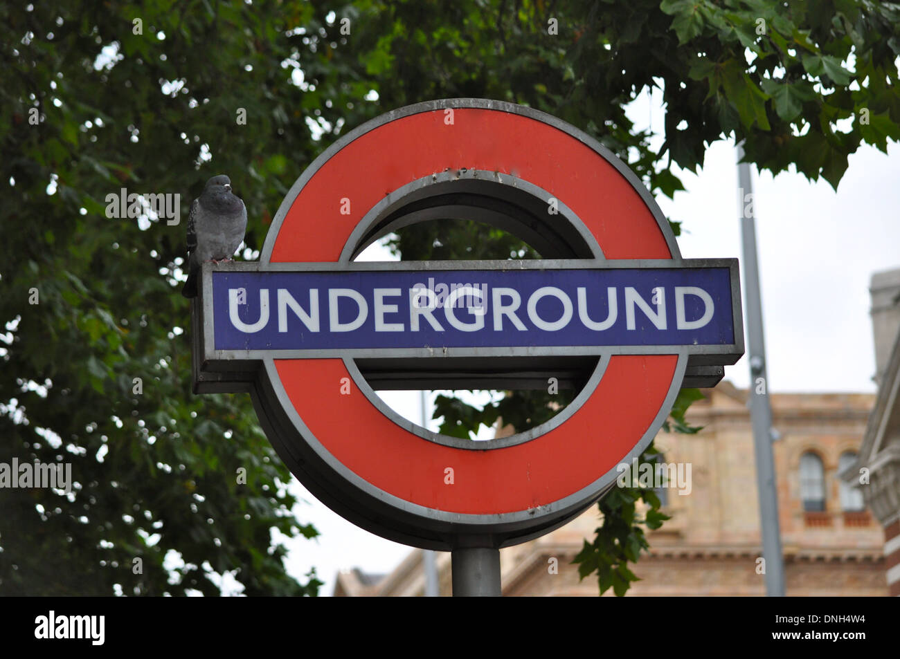 London underground tube sign hi-res stock photography and images - Alamy