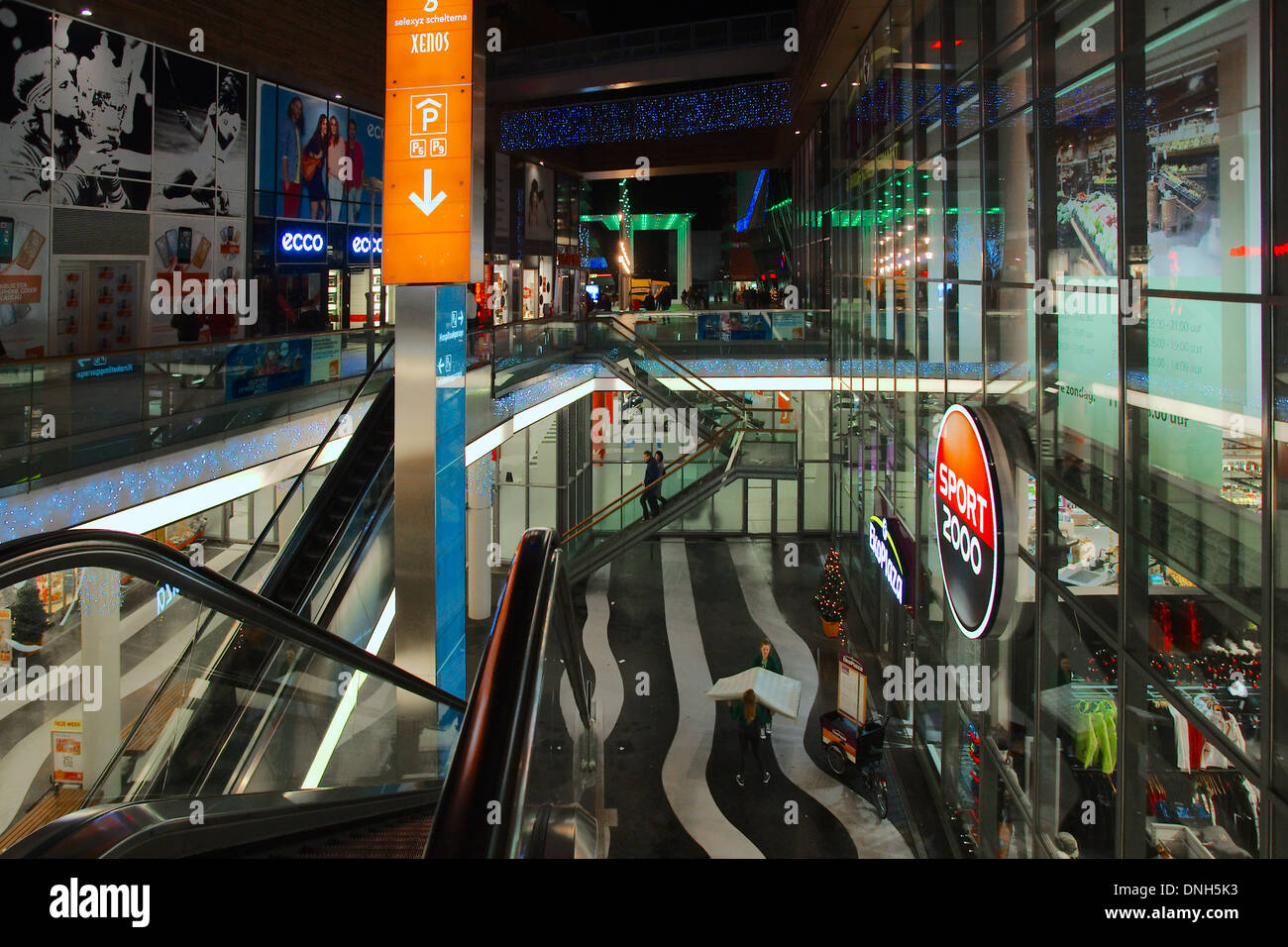 Mall night view hi-res stock photography and images - Alamy