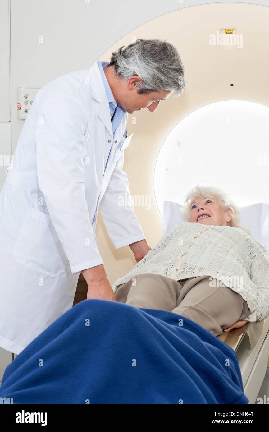 Elderly man mri scan hi-res stock photography and images - Alamy