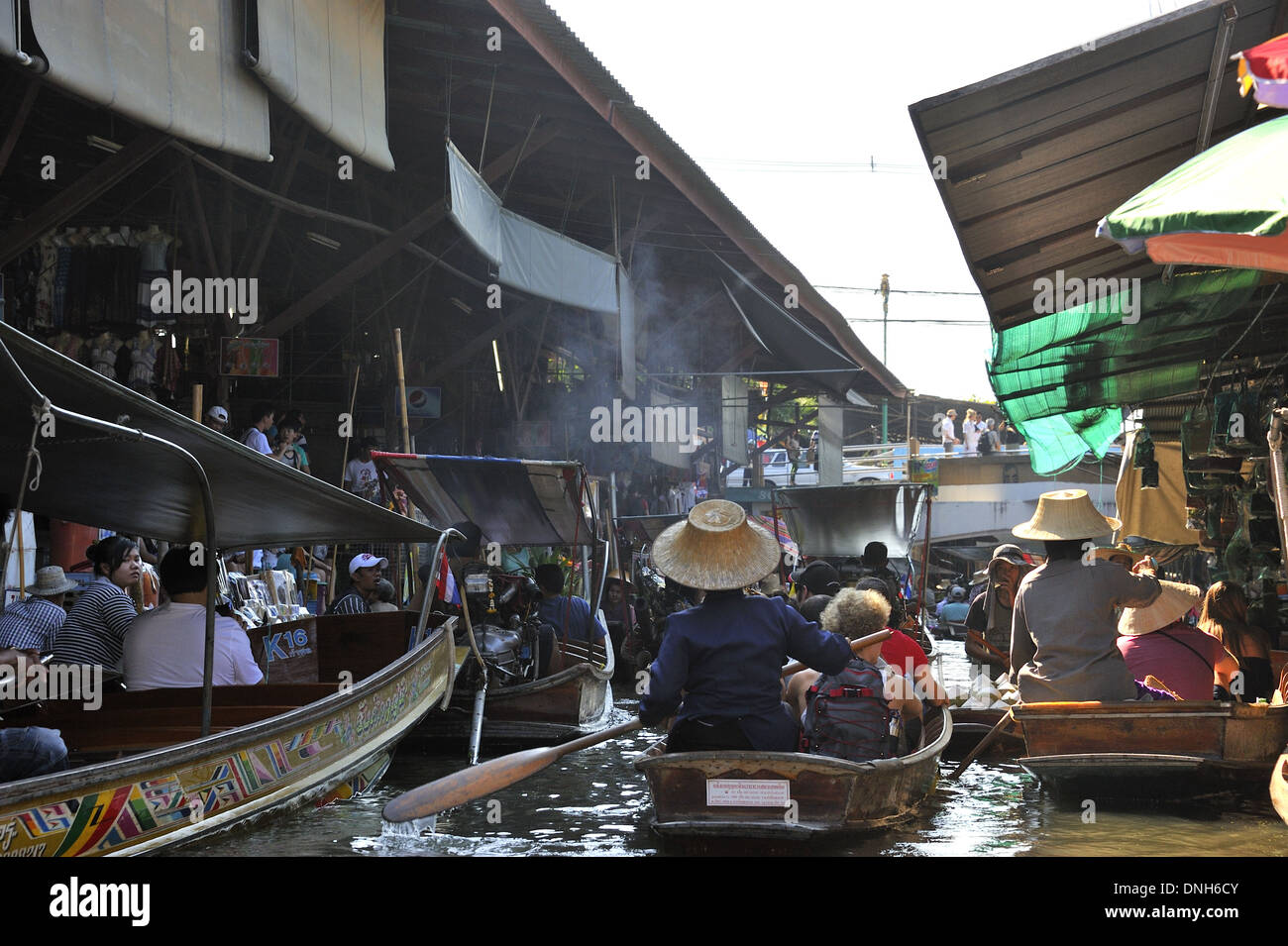 Bustling busy market stalls hi-res stock photography and images - Alamy