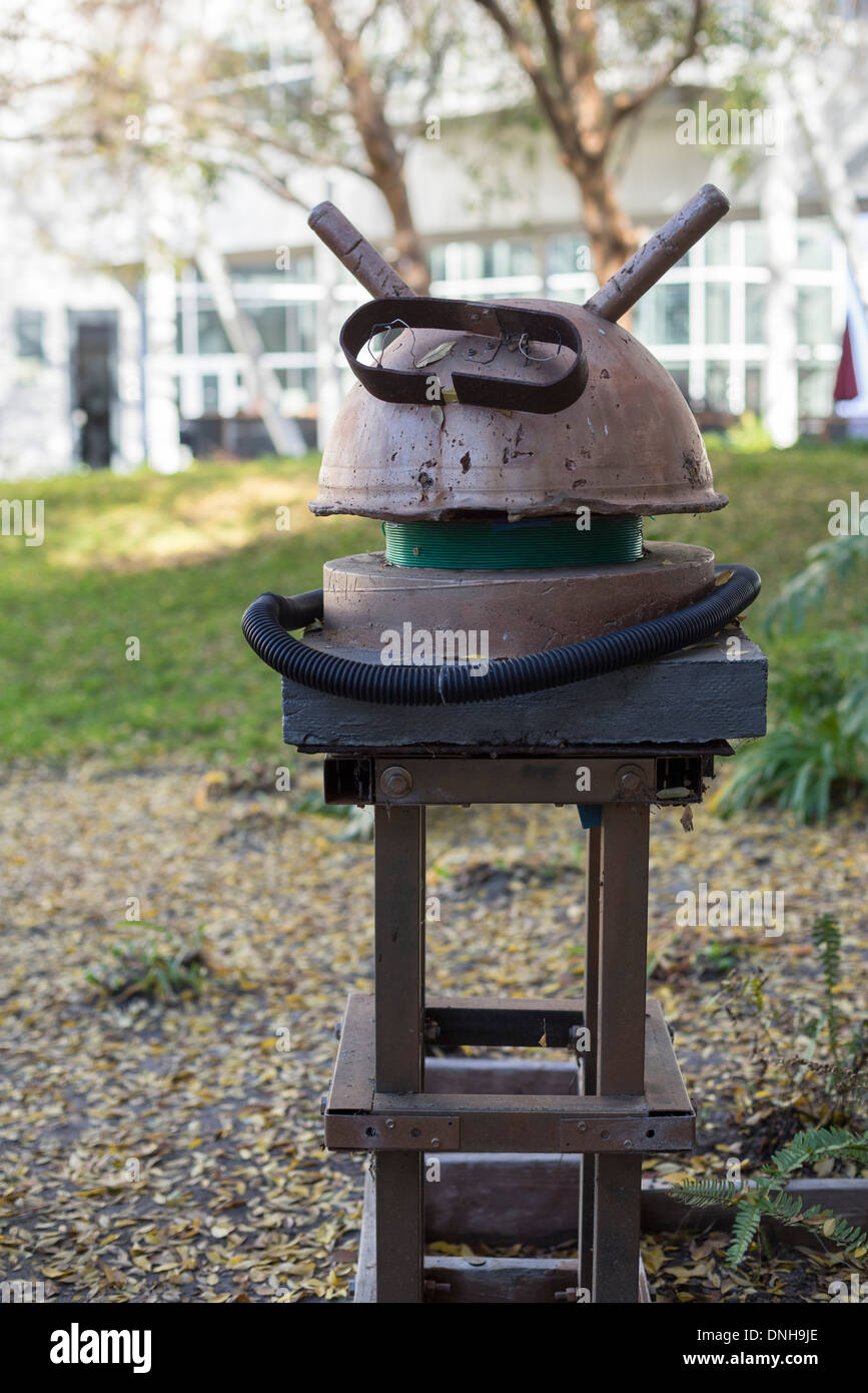 Google sculpture hi-res stock photography and images - Alamy