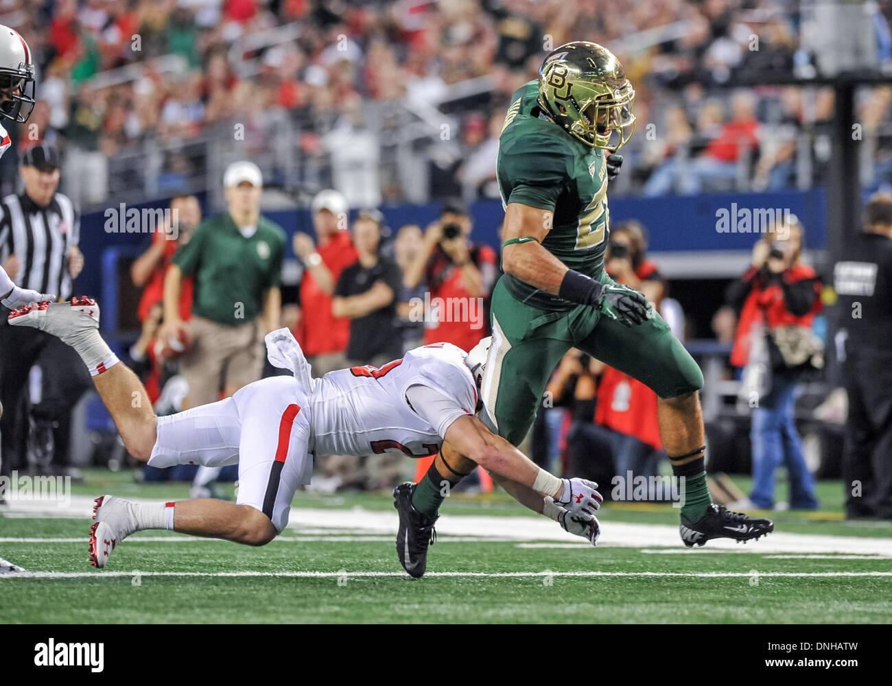 Arlington, Texas, USA. 16th Nov, 2013. Baylor Bears running back Devin ...