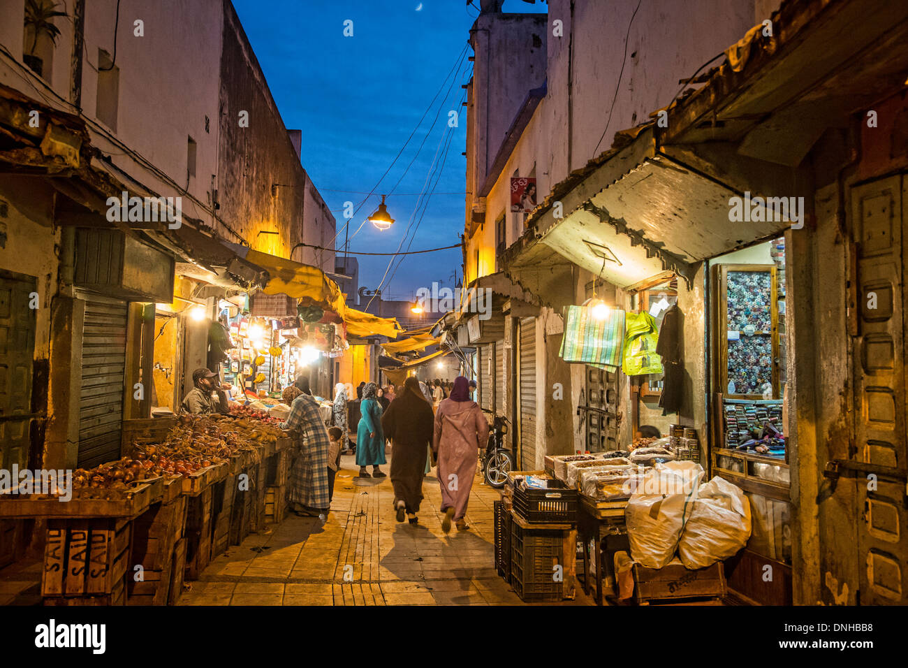 ALLEYWAY BORDERED BY SHOPS IN THE BAZAR OF THE OLD MEDINA, RABAT Stock ...