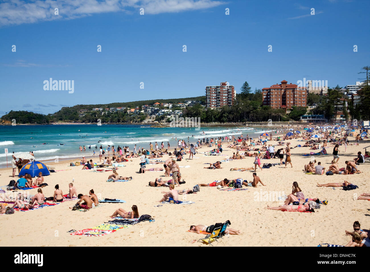Crowded australian beach hi-res stock photography and images - Alamy