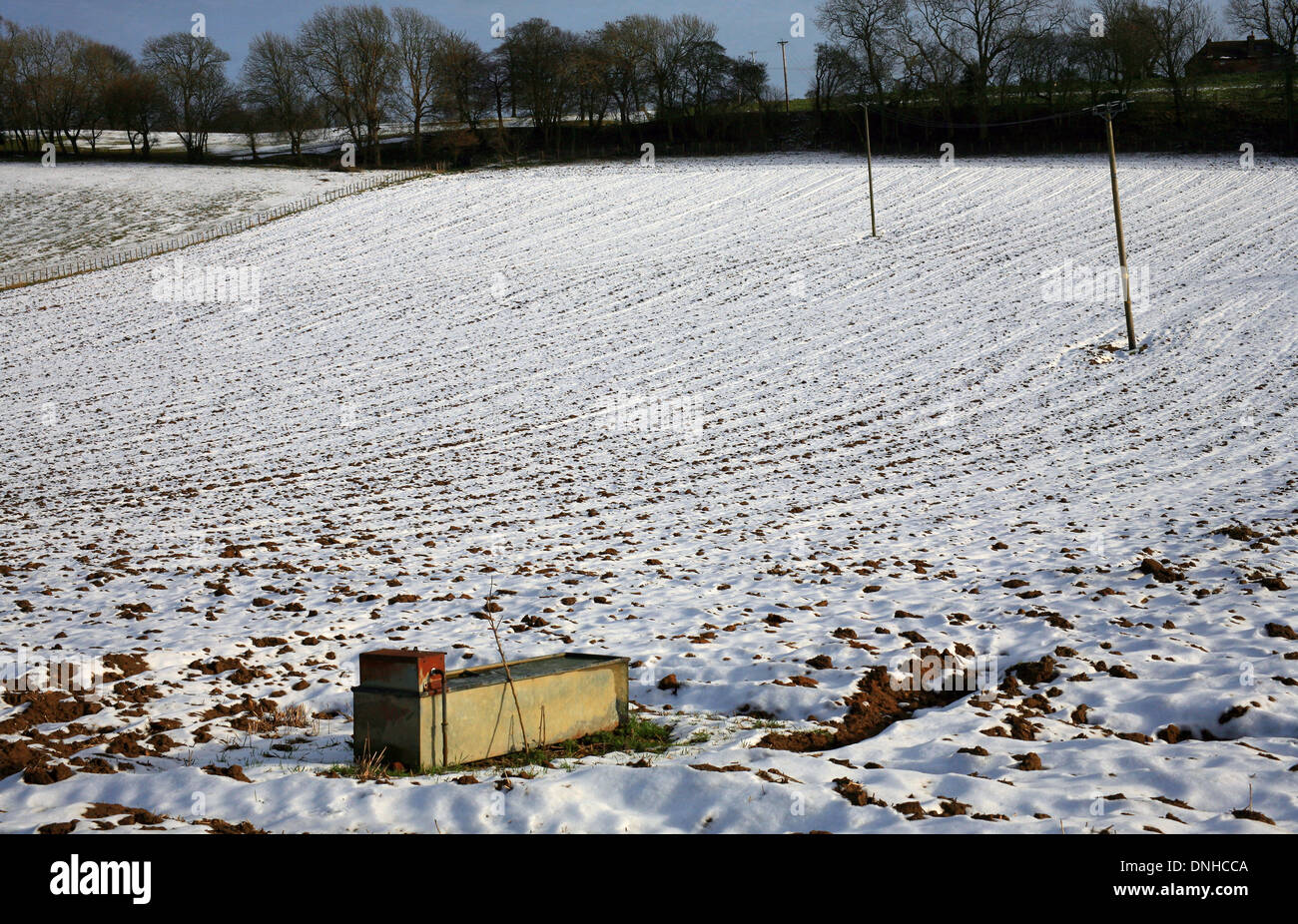Field covered in snow in winter Elmsted and Bodsham, North Downs ...