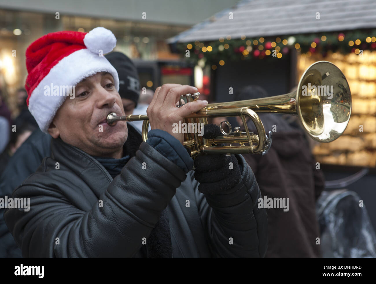 Liverpool music buskers hi-res stock photography and images - Alamy