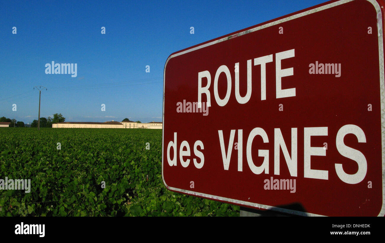SIGN FOR THE WINE ROAD, VINEYARDS OF BORDEAUX, (33) GIRONDE, AQUITAINE ...