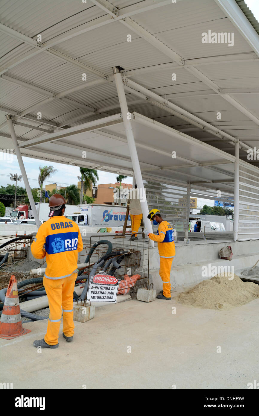Brazilian construction workers hi-res stock photography and images - Alamy