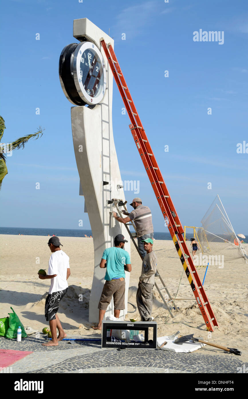 Rio beach clock hi-res stock photography and images - Alamy