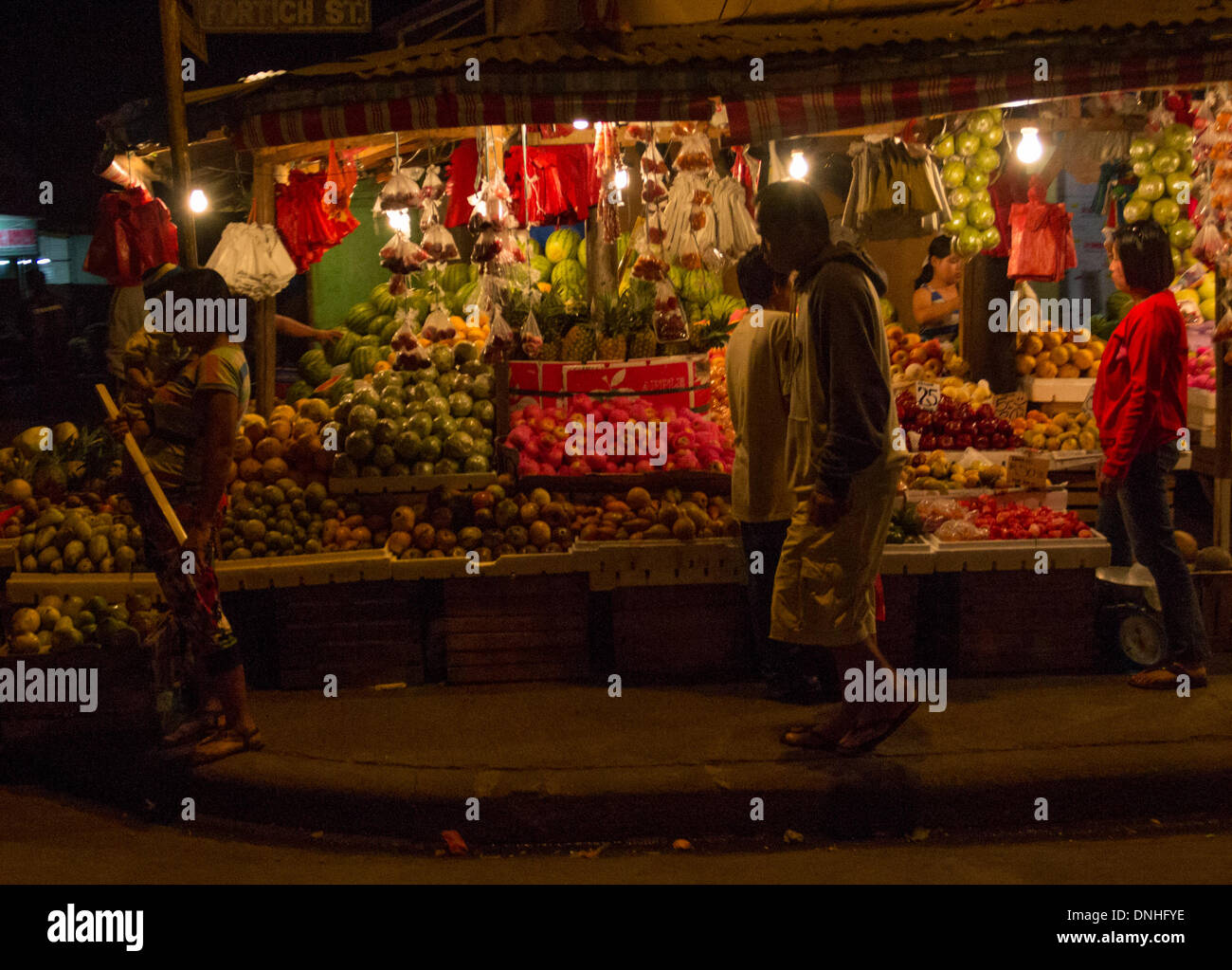 Mindanao, Philippines. 30th December 2013. A busy evening in a fruit ...