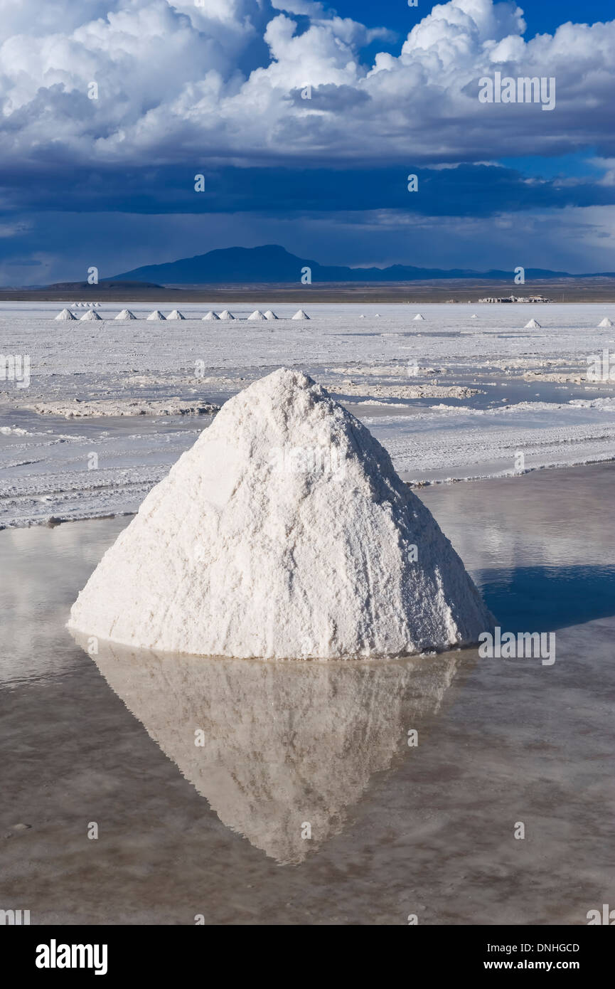 Salt cones, Salar de Uyuni, Potosi, Bolivia Stock Photo - Alamy