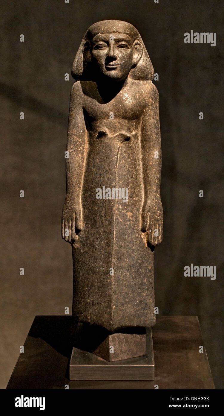 Standing egyptian figure hi-res stock photography and images - Alamy