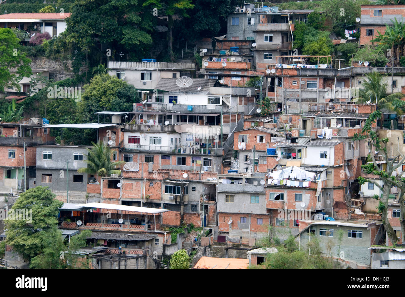 The sprawling slums of Guararapes Favela in Rio de Janeiro, Brazil ...