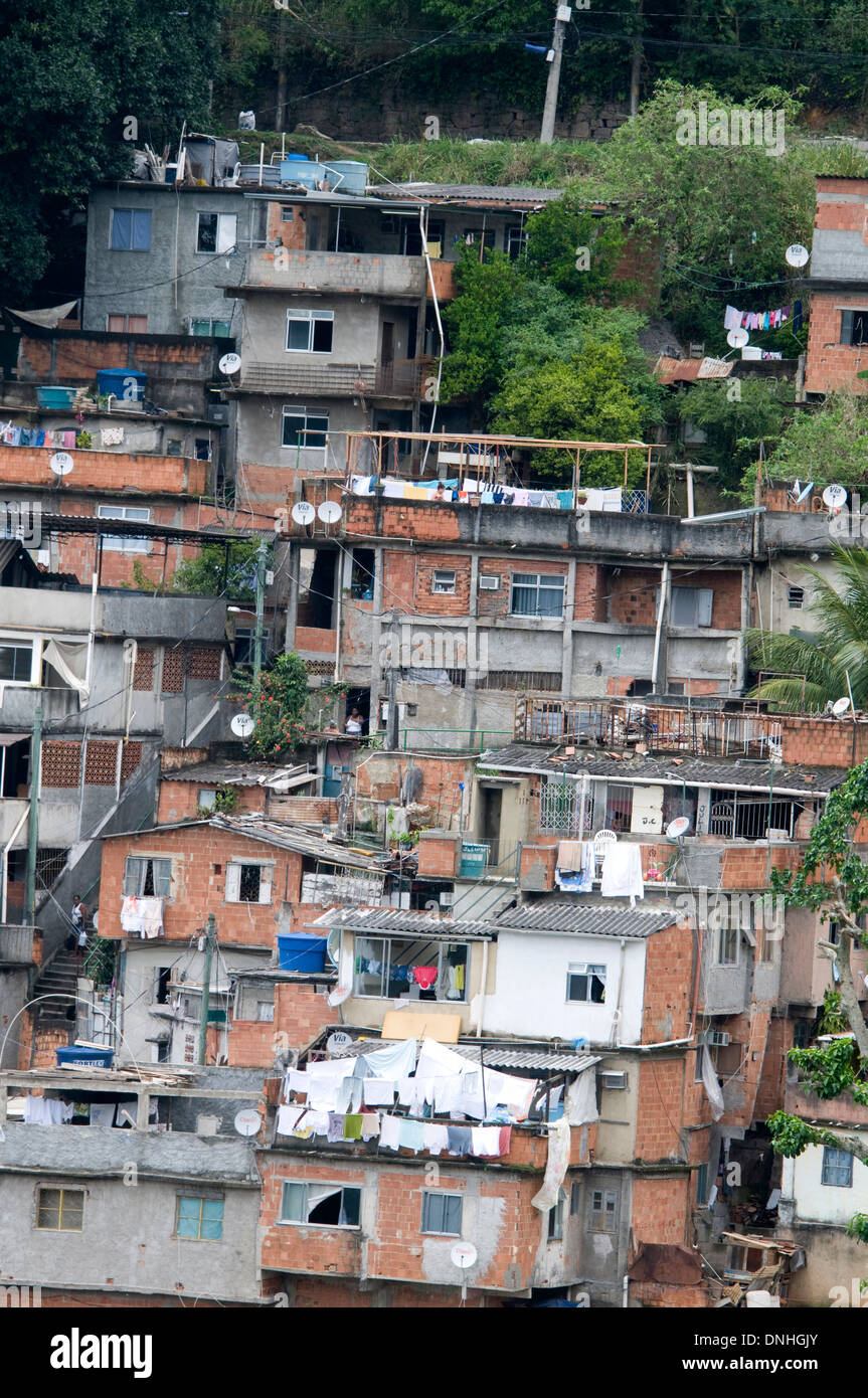 The sprawling slums of Guararapes Favela in Rio de Janeiro, Brazil ...
