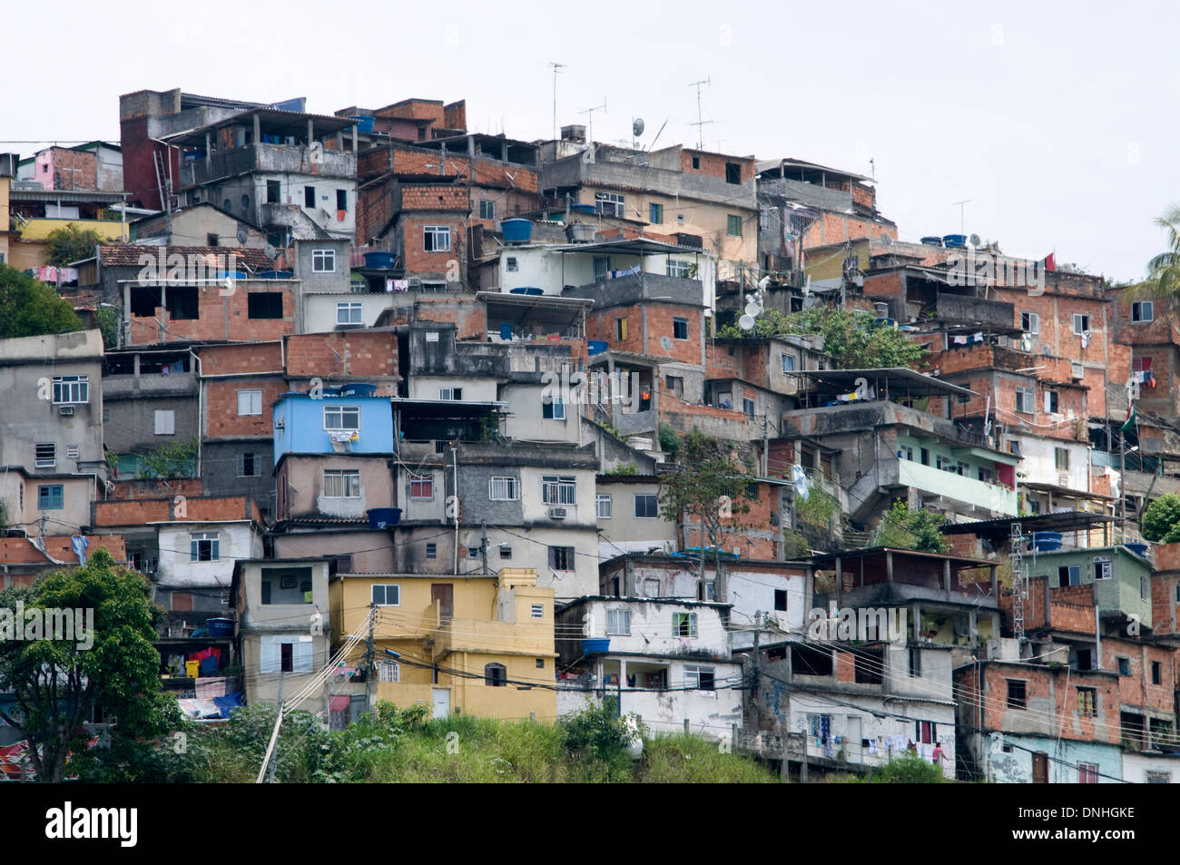 The sprawling slums of Guararapes Favela in Rio de Janeiro, Brazil ...