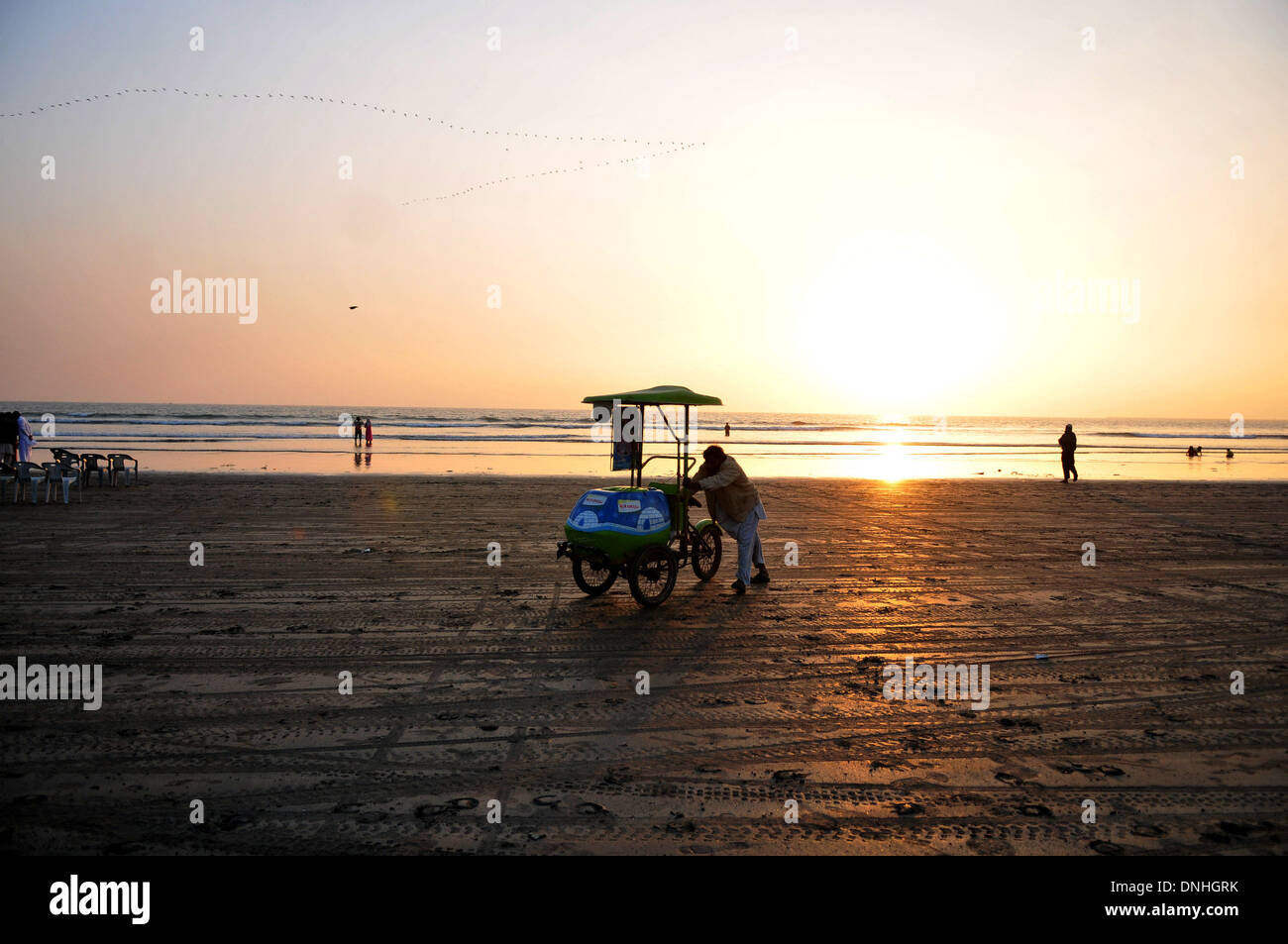Cart on the beach hi-res stock photography and images - Alamy