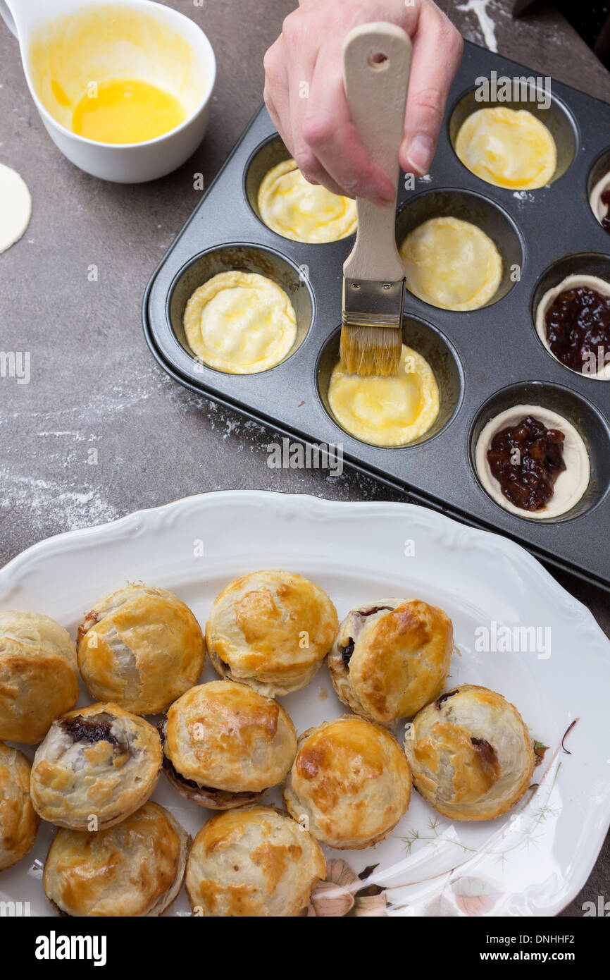 Making mince pies hi-res stock photography and images - Alamy