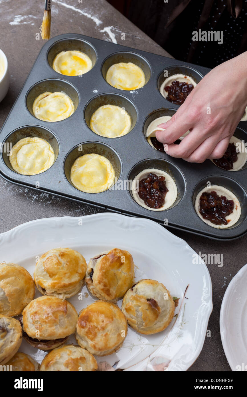 Making mince pies hi-res stock photography and images - Alamy