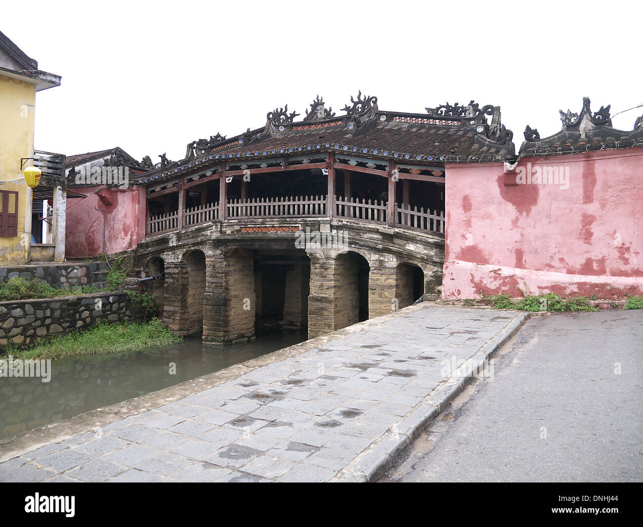 Japanese covered bridge Hoi Ann Vietnam built in 1593 Stock Photo - Alamy
