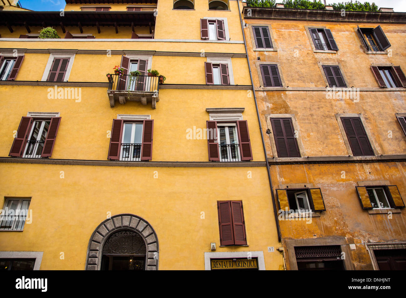 Residential rome hi-res stock photography and images - Alamy