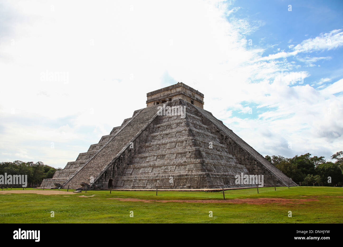 Stepped pyramid of Kukulkan, El Castillo Chichen Itza, Mayan ruins on ...
