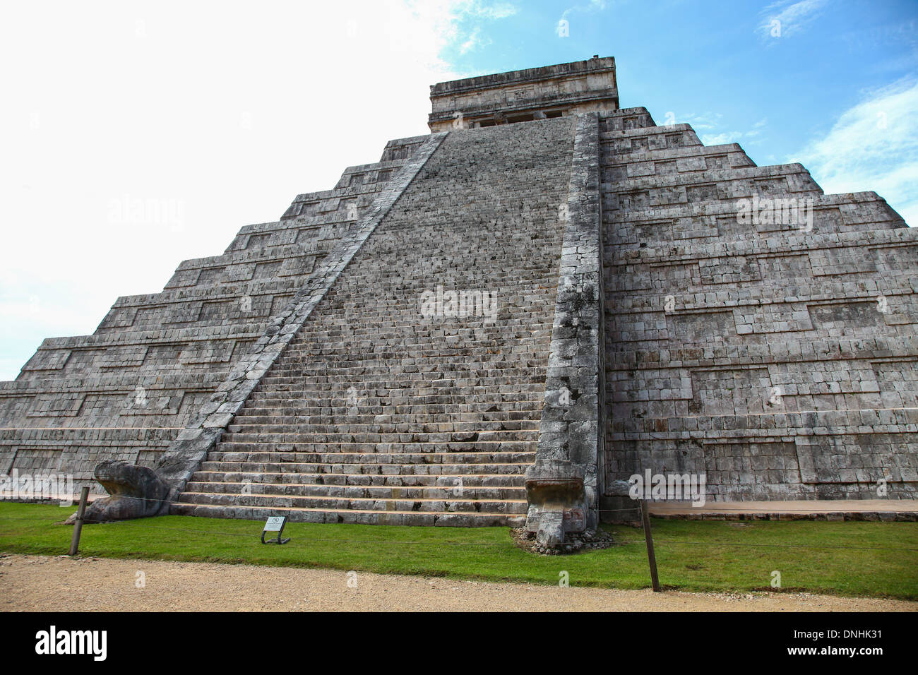 Stepped pyramid of Kukulkan, El Castillo Chichen Itza, Mayan ruins on ...