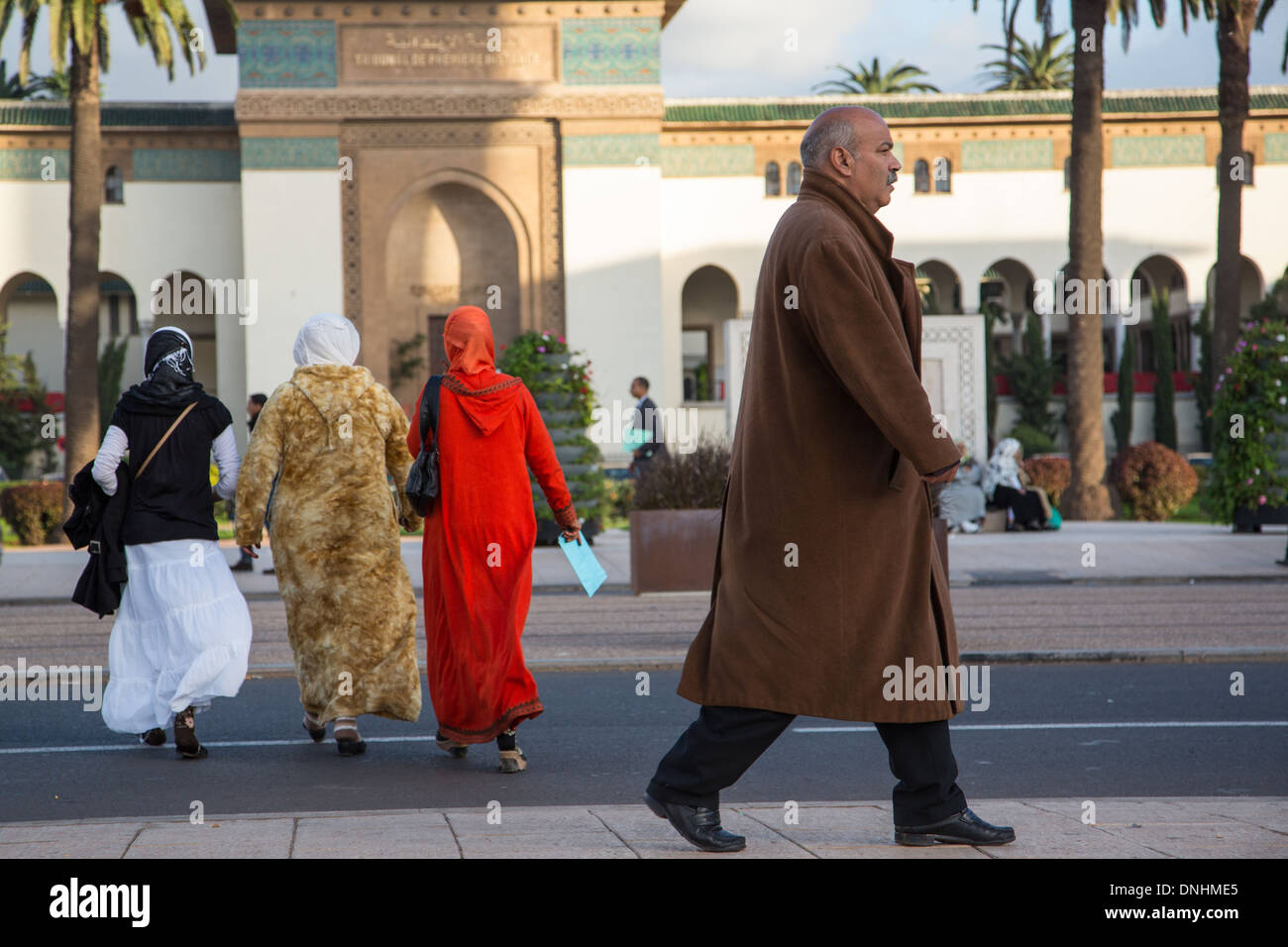 STREET SCENE IN FRONT OF THE COUNTY COURT, MOHAMMED V SQUARE ...
