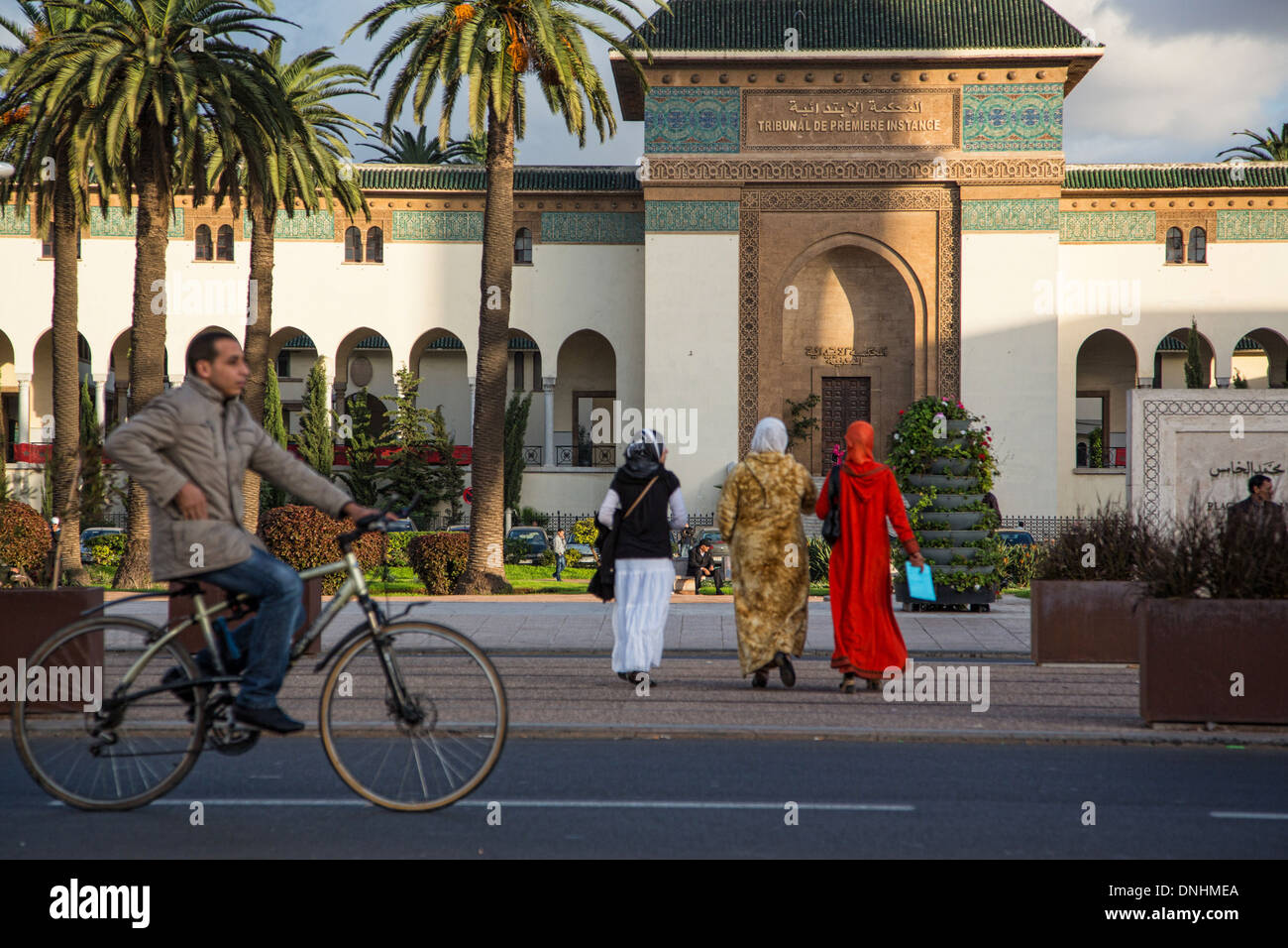 STREET SCENE IN FRONT OF THE COUNTY COURT, MOHAMMED V SQUARE ...
