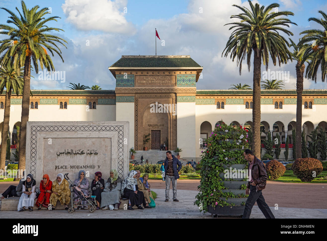 STREET SCENE IN FRONT OF THE COUNTY COURT, MOHAMMED V SQUARE ...