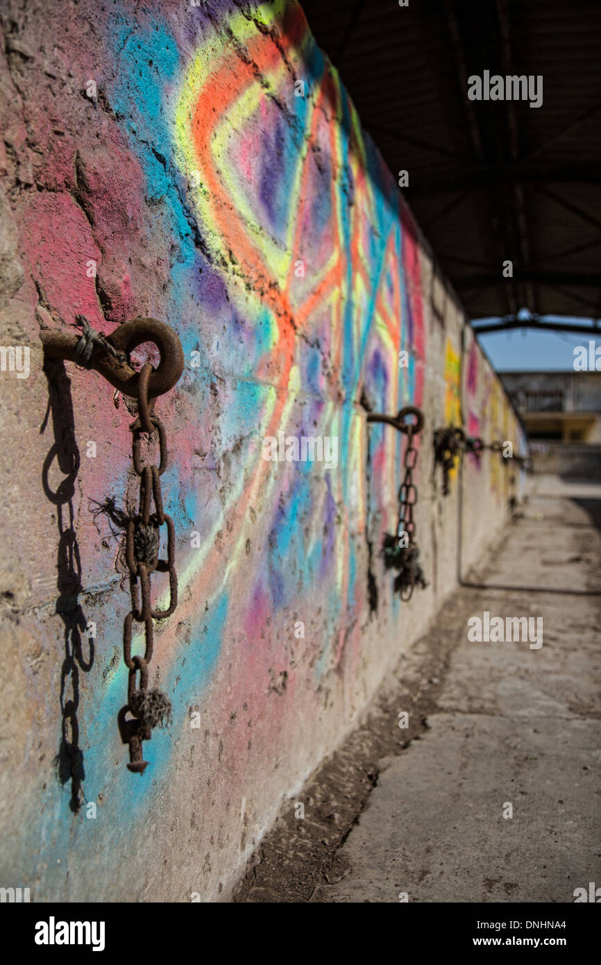 Hanging in chains hi-res stock photography and images - Alamy