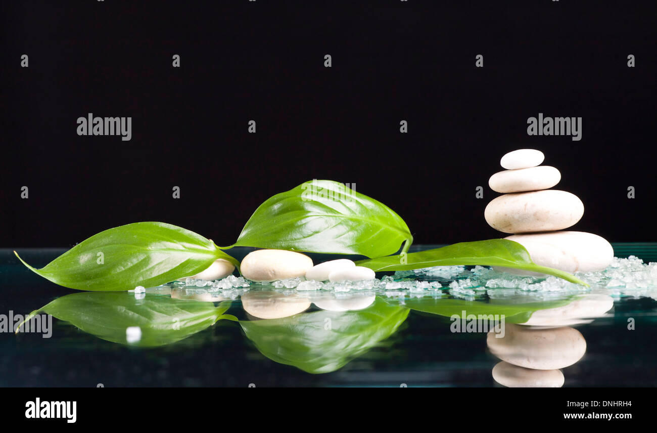 Spa stones green leaves hi-res stock photography and images - Alamy